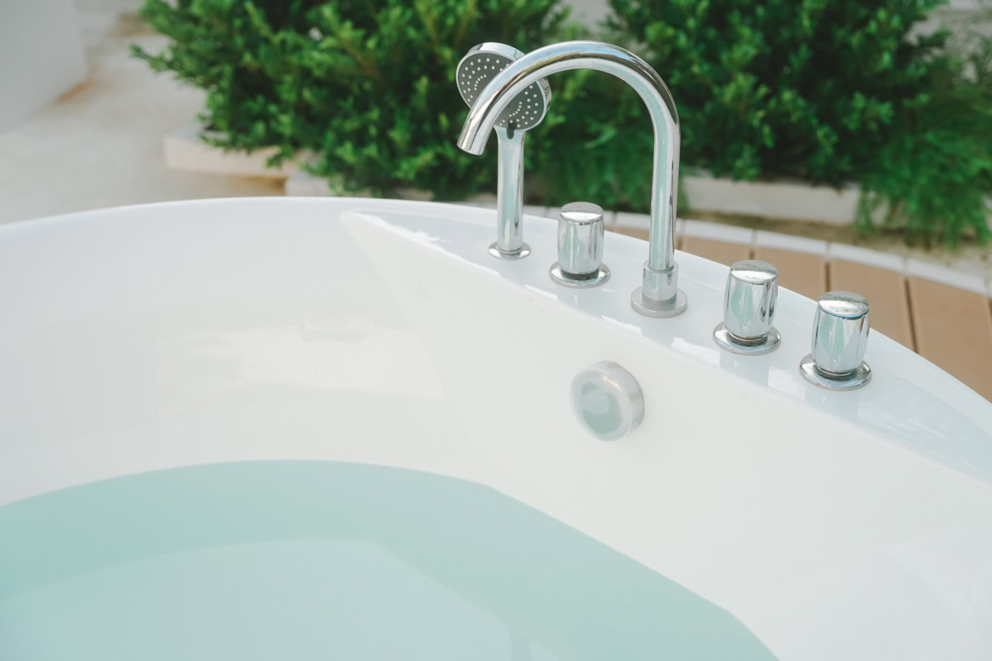 Wie viel Liter passen in eine Badewanne?